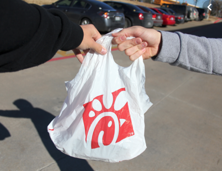 The Pros and Cons of Off Campus Lunch – The Claw